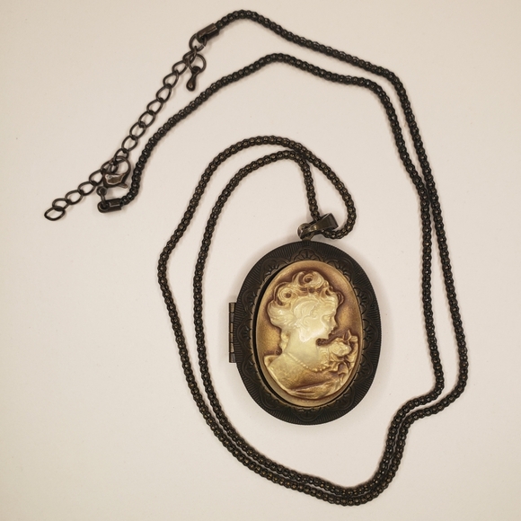 Vintage | Jewelry | Vintage Cameo Locket Necklace | Poshmark